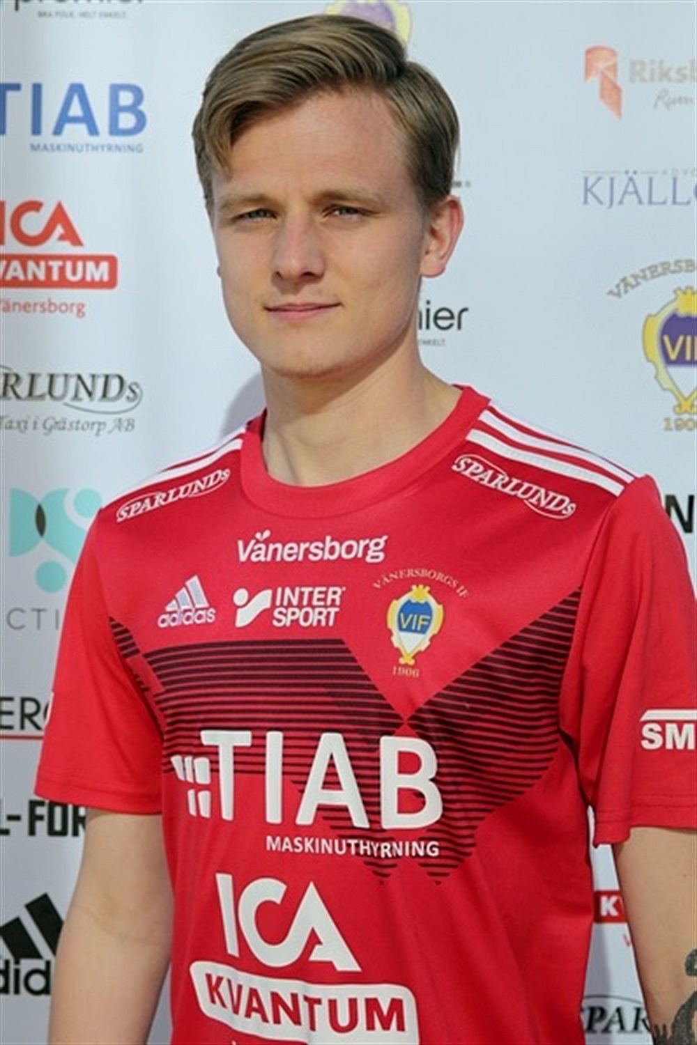 Tack och lycka till, Erik Aronsson! / Vänersborgs IF - Herrar ...